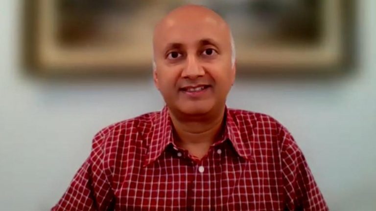 Oracle MySQL champion Nipun Agarwal explains the challenges of scaling up algorithms for data ...