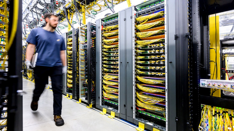 AWS details new RNG data center network design that boosts throughput ...